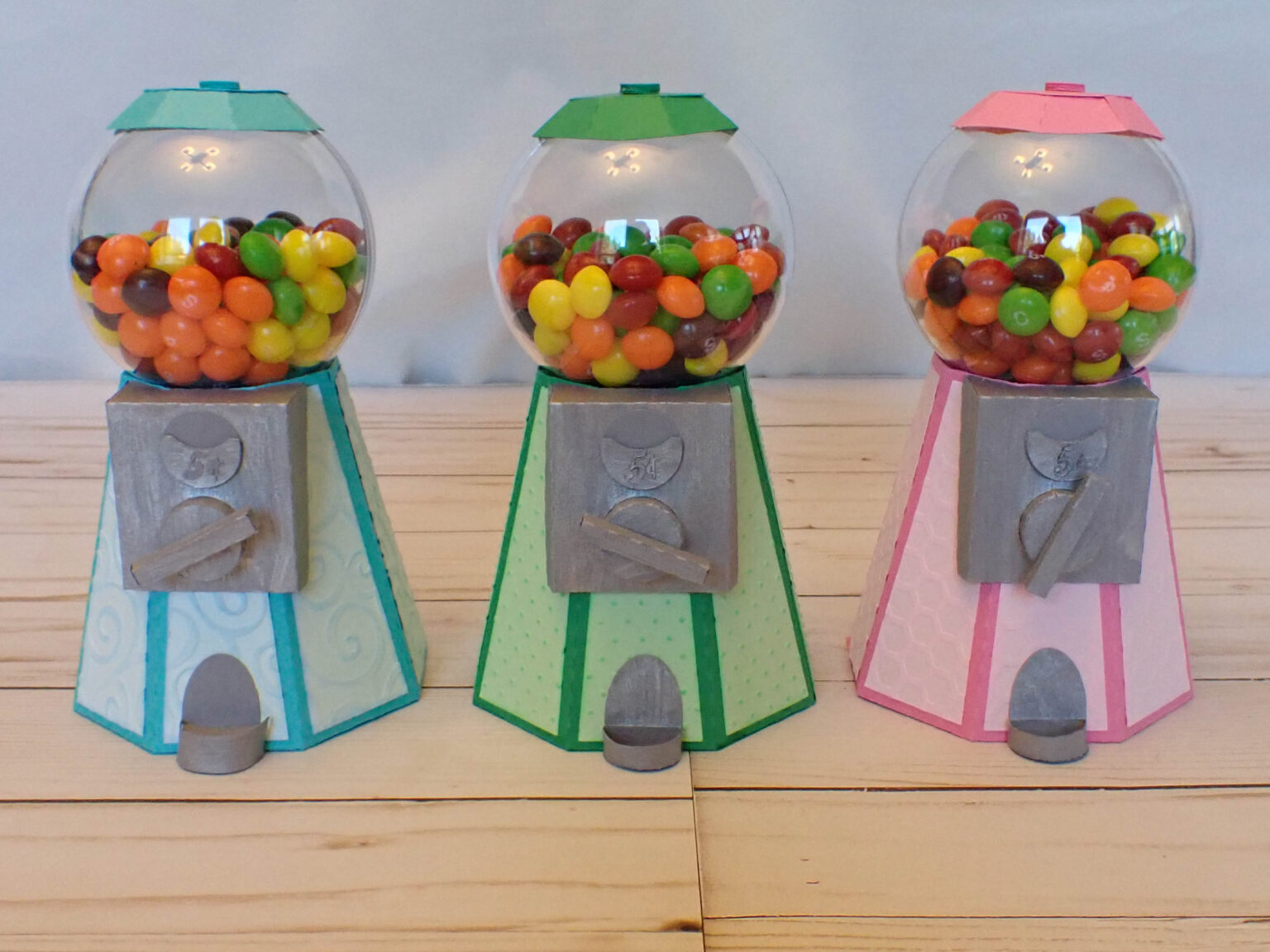 How Cute Are These Gumball Machine Party Favors?! - Cutting Room ...
